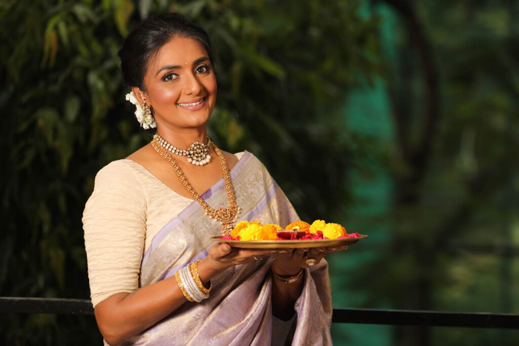Actress Shanthipriya embraces the Indian festivity in her traditional ...