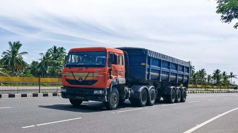 Tata Motors launches the Signa 5525.S – India’s first 4x2 prime mover ...