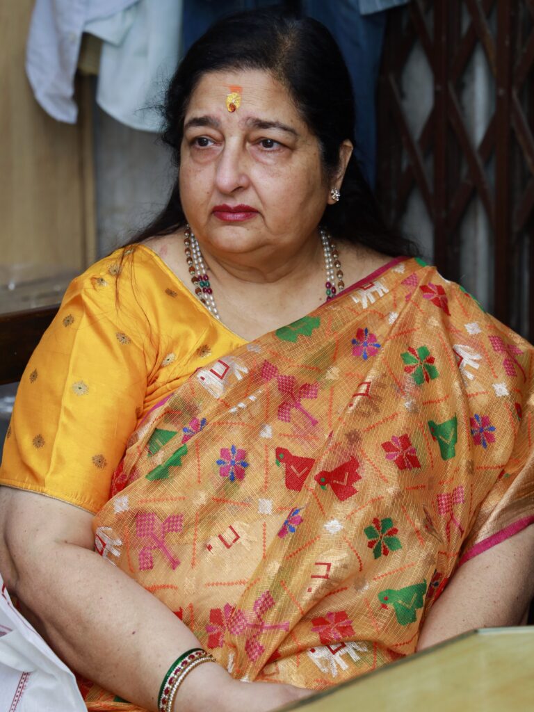 Eminent singer Anuradha Paudwal visits the Maha Dravyavarthi sahasra ...