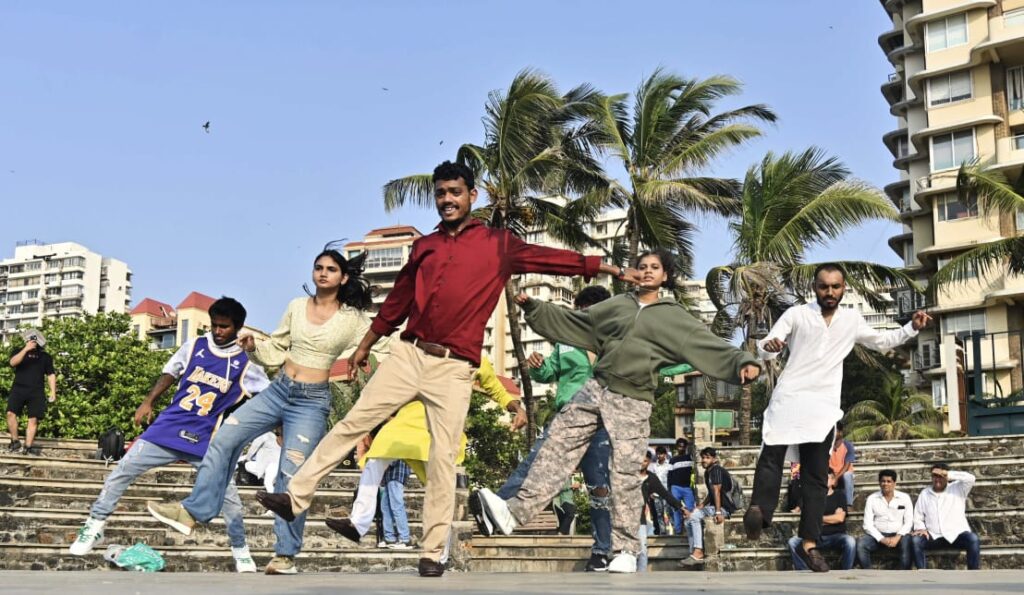 Bata India turns the iconic Bandra Band Stand into a fashion runway ...
