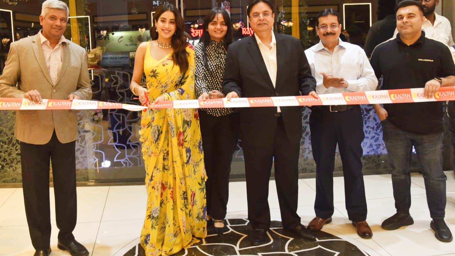 Janhvi Kapoor Unveils Kalyan Jewellers' 2 New Showrooms in Mumbai at ...