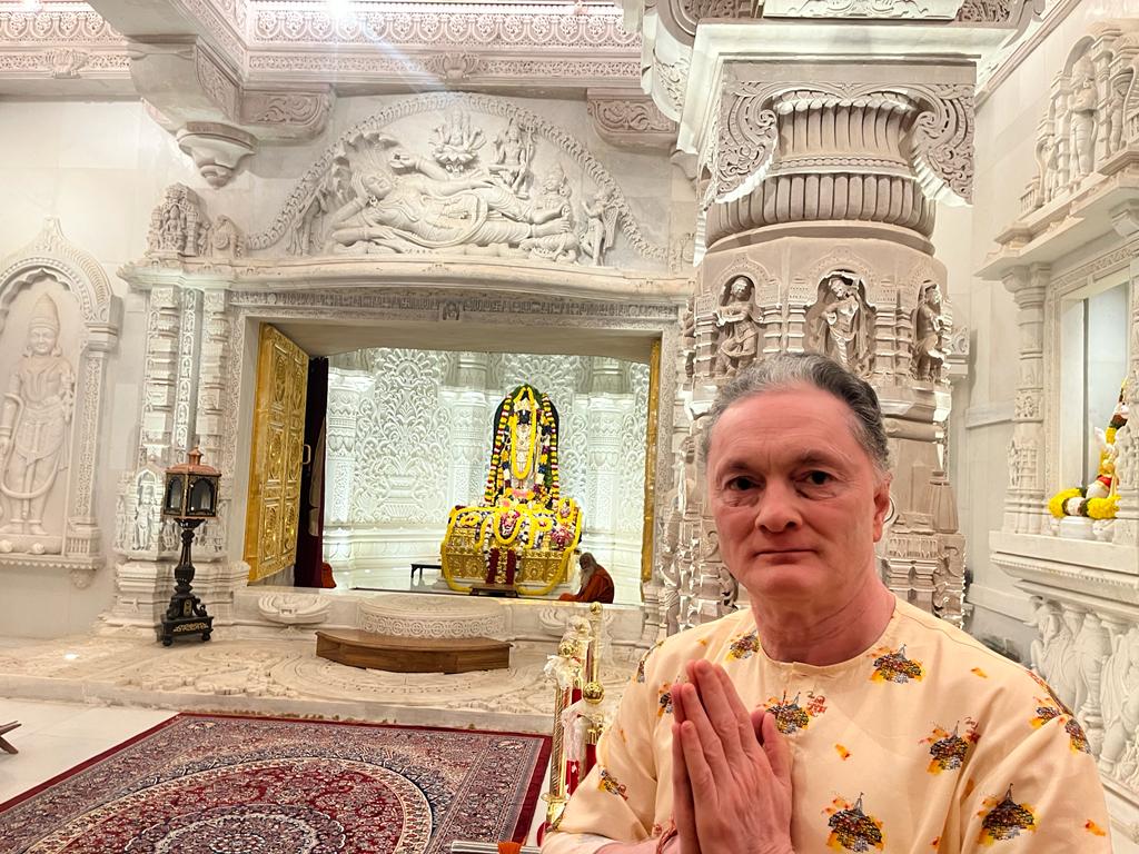 Gautam Hari Singhania seeks divine blessings at Ram Mandir before ...